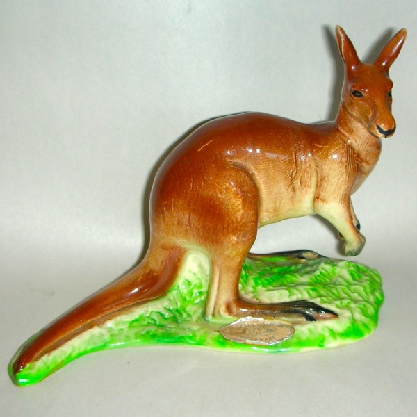 Wembley ware Kangaroo. - South Perth Antiques & Collectables