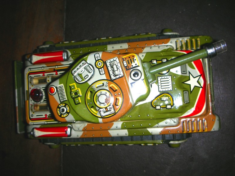 A battery operated Tin Toy Tank. - South Perth Antiques & Collectables