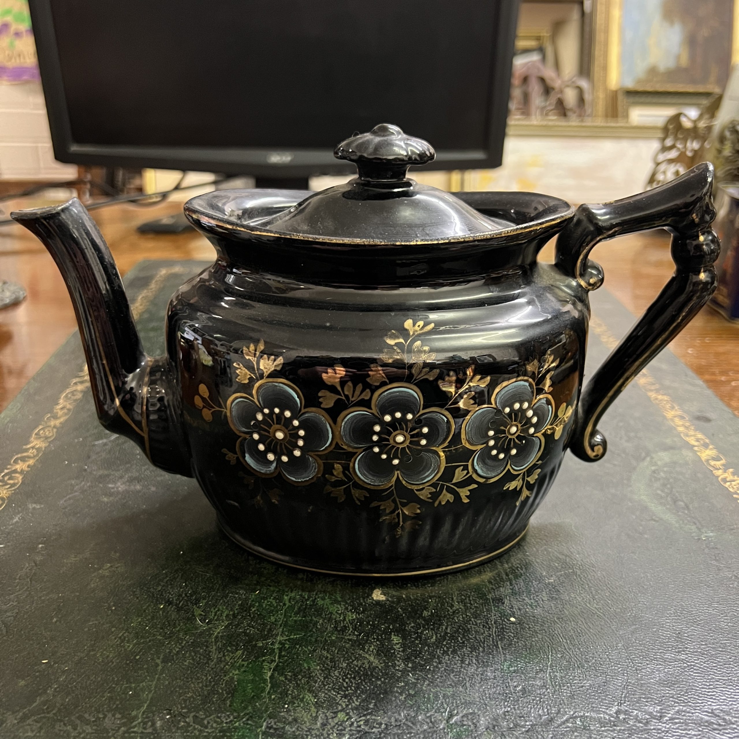 Victorian tea pot - South Perth Antiques & Collectables