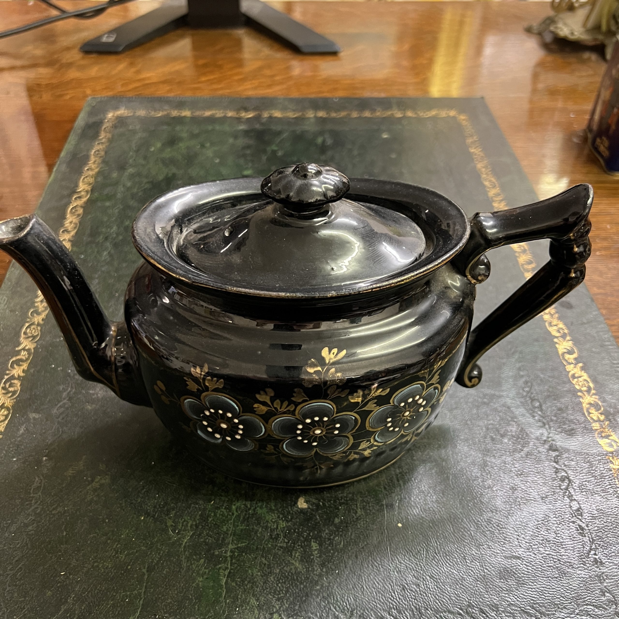Victorian tea pot - South Perth Antiques & Collectables