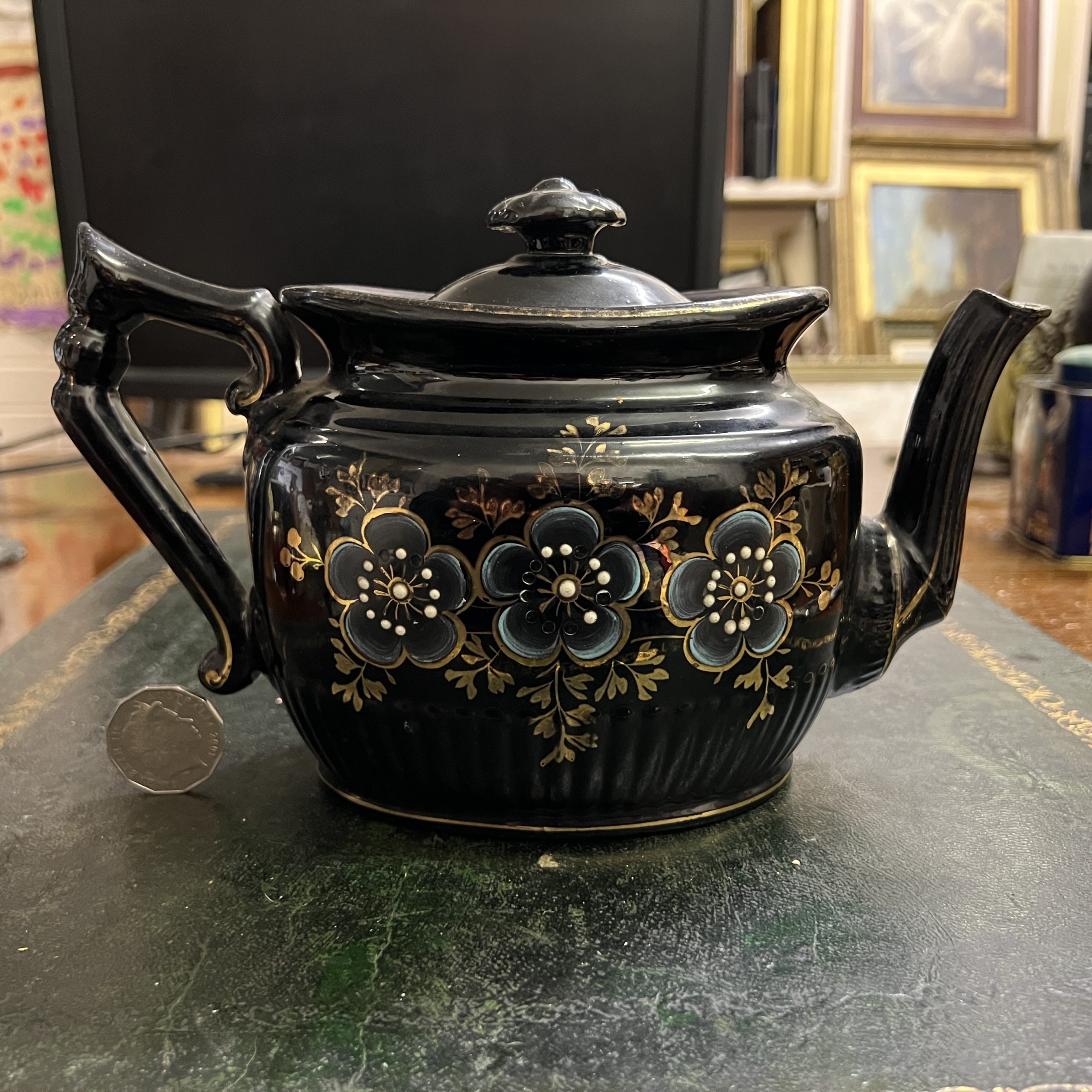 Victorian tea pot - South Perth Antiques & Collectables