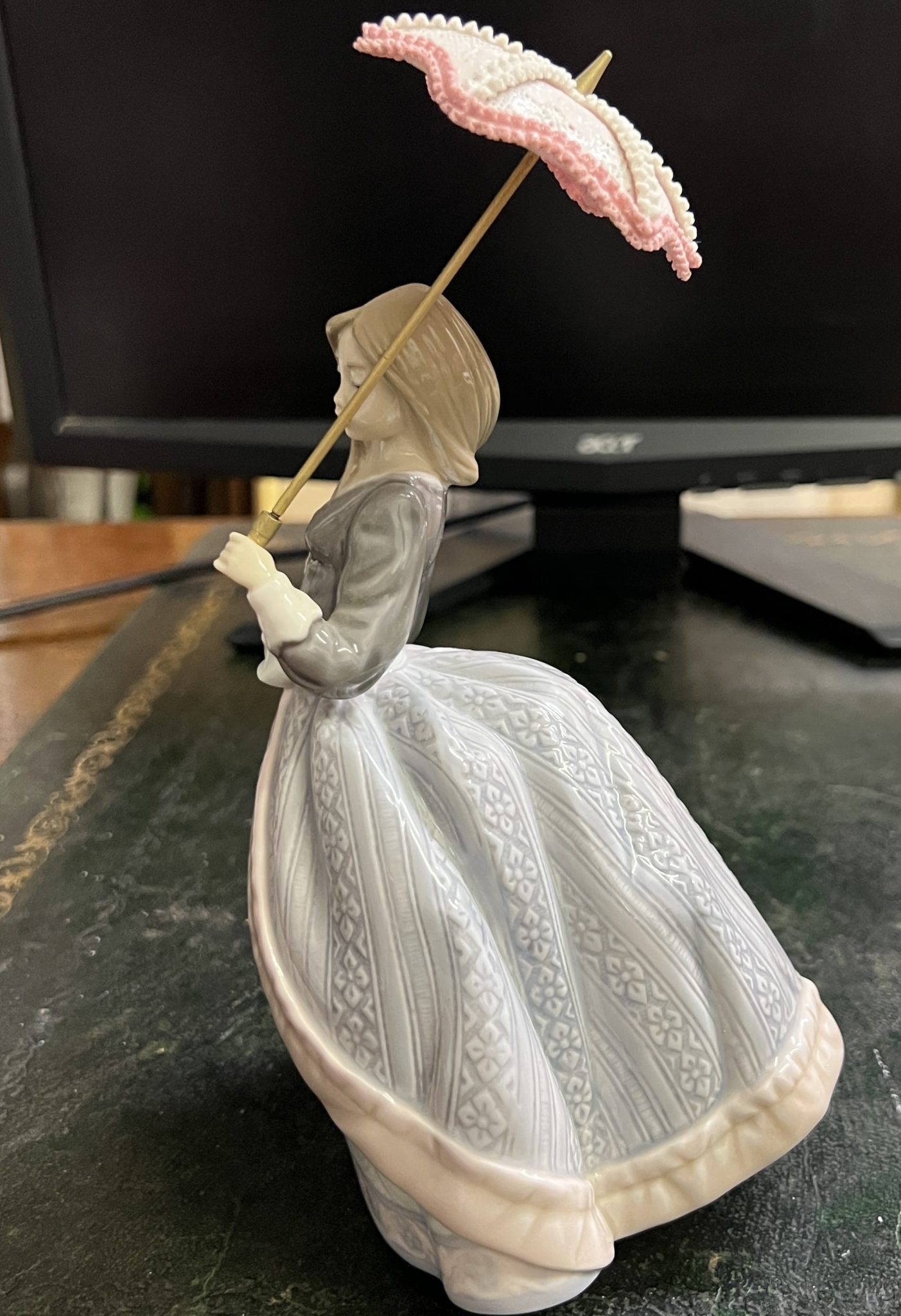 Lladro lady Angela - South Perth Antiques & Collectables