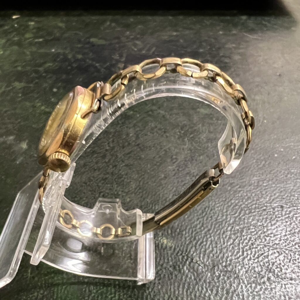 A vintage Samar ladies wrist watch - South Perth Antiques & Collectables