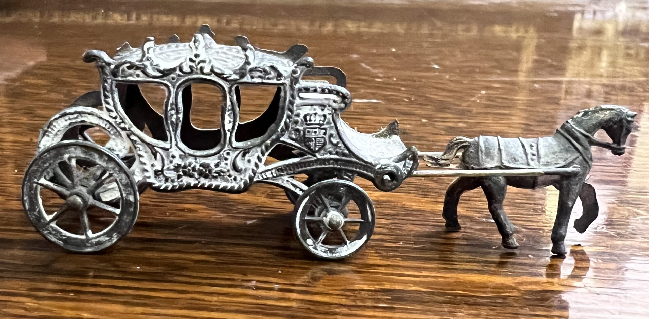 A die cast miniature commemorative English horse drawn Royal carriage ...