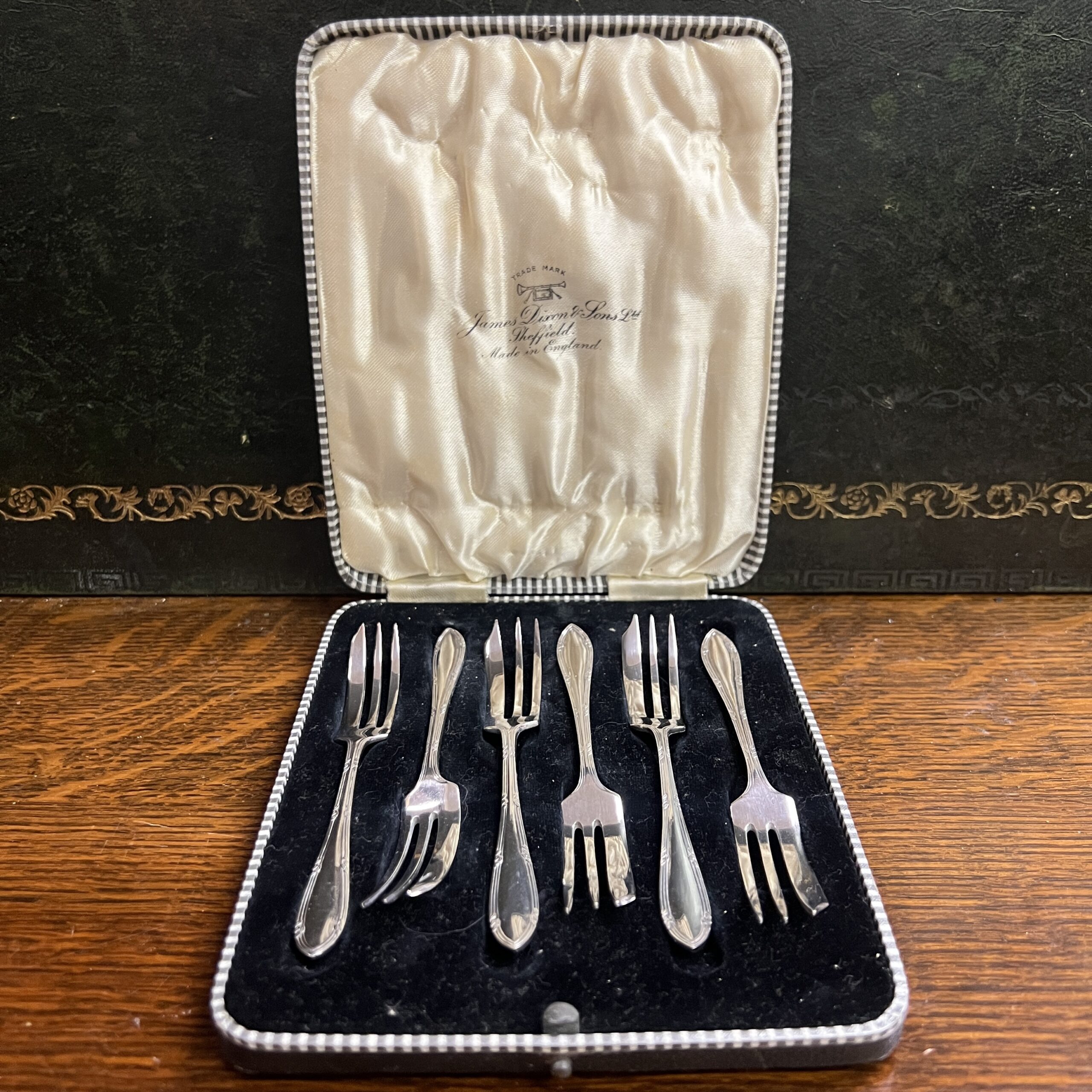 Silver plated cake forks - South Perth Antiques & Collectables